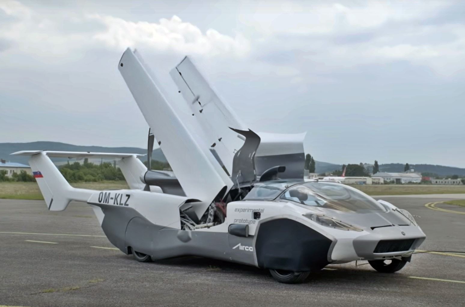 Her er den flyvende bil - Avisen.dk