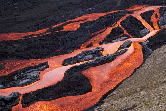 Vulkan går i udbrud på Island - Avisen.dk