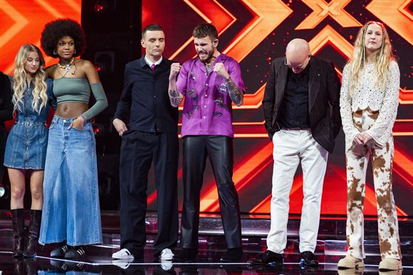 Hun ryger ud af X Factor i aften - Avisen.dk