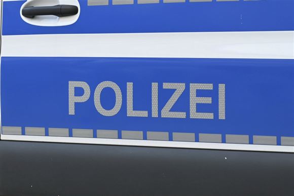 Politi: Mand angriber tyske landsbyboere med kniv i forhaver - Avisen.dk