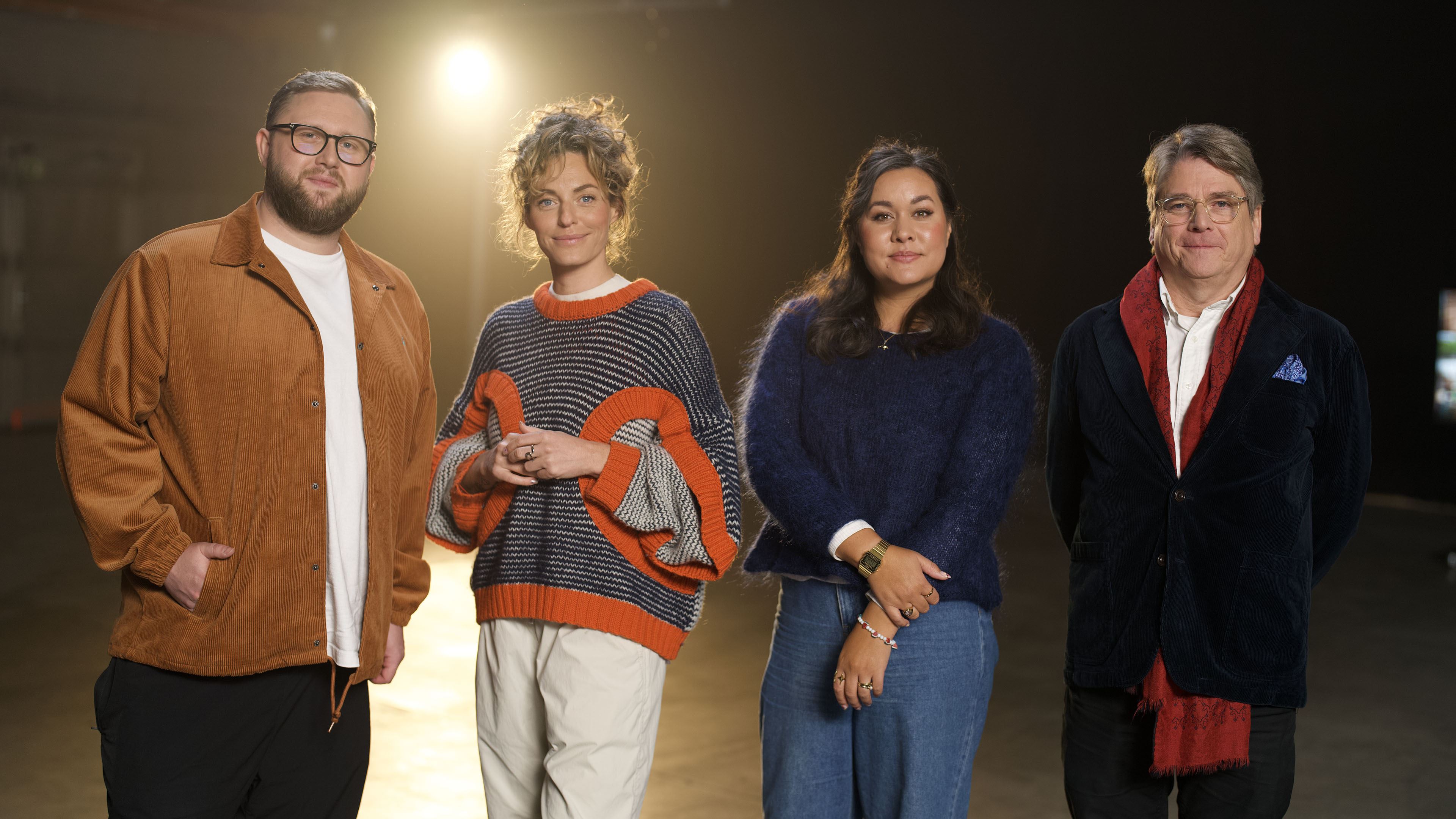 Søren Baastrup anmelder ’Spillet’: Store tasker og blå-røde kugler ...