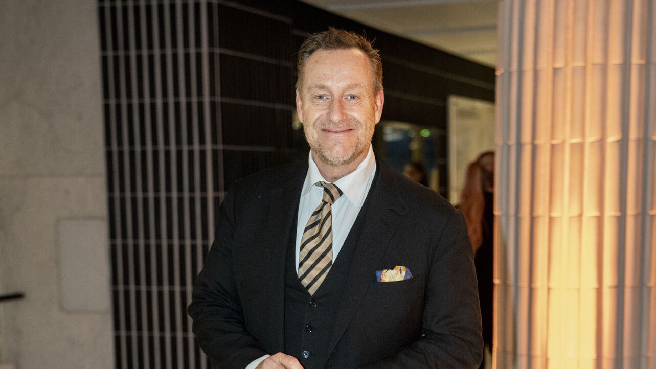 Adam Price hædret: Slået til ridder - Avisen.dk